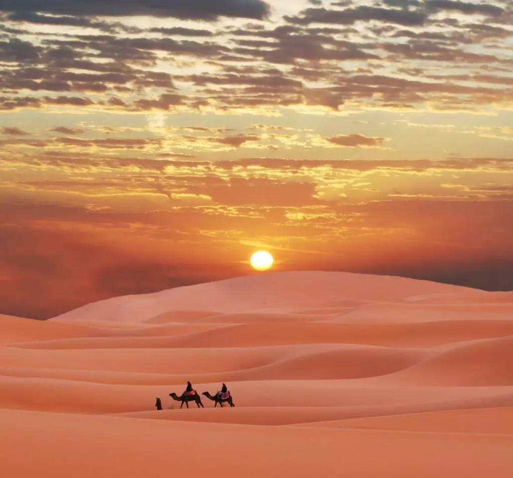 Sahara je kraljica pustinja.