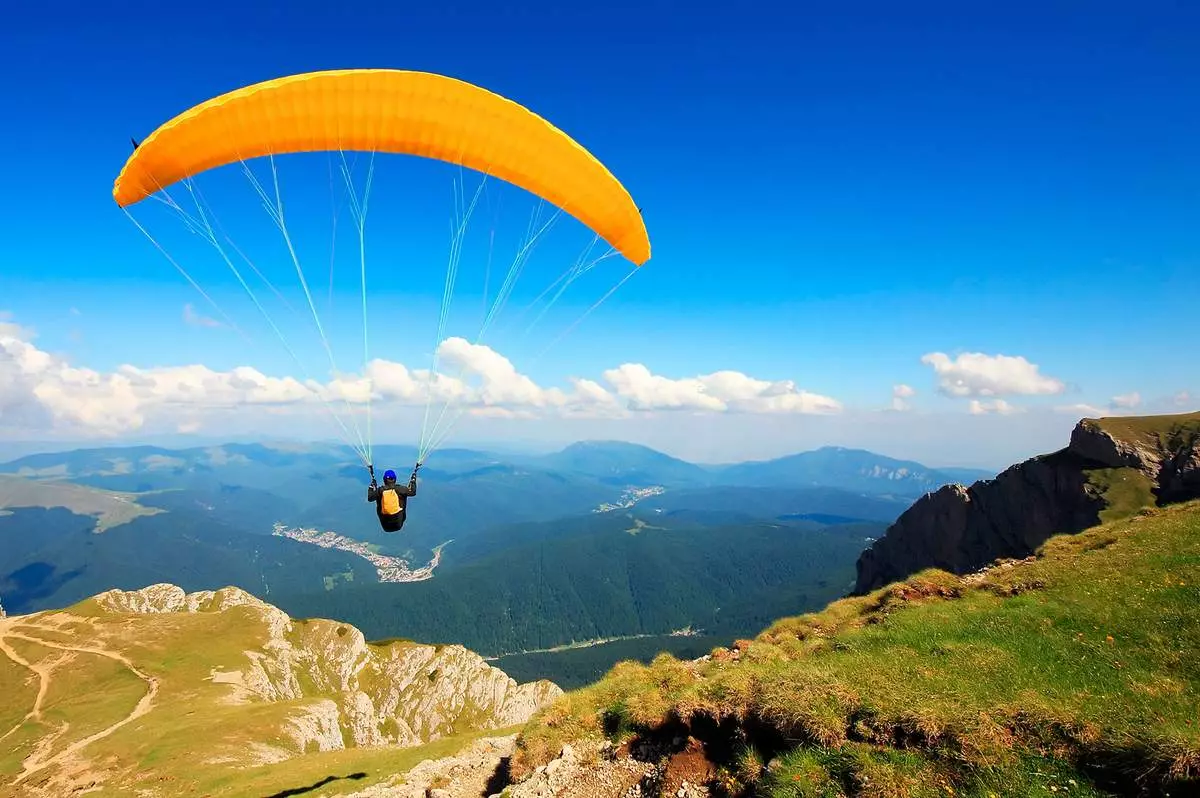 Kõrgel mägedes: paragliding.