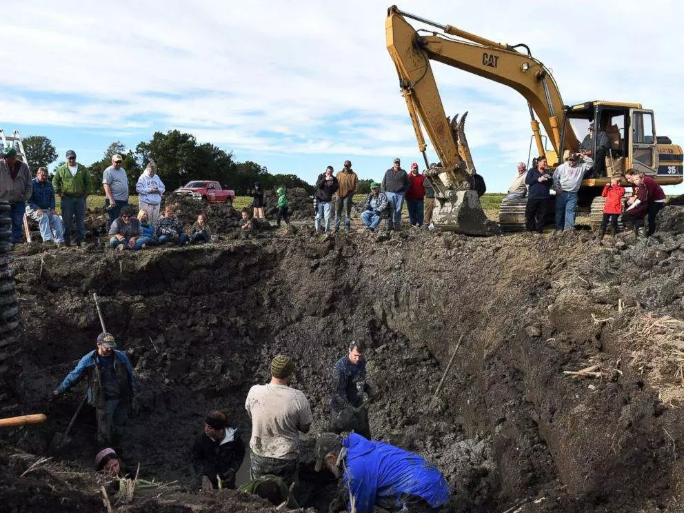 Excavation d'un mammouth laineux découvert par des agriculteurs américains.