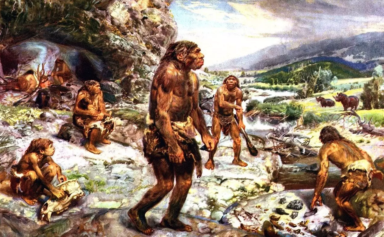 Hai cincuenta mil anos, os neandertais vivían preto da cova.