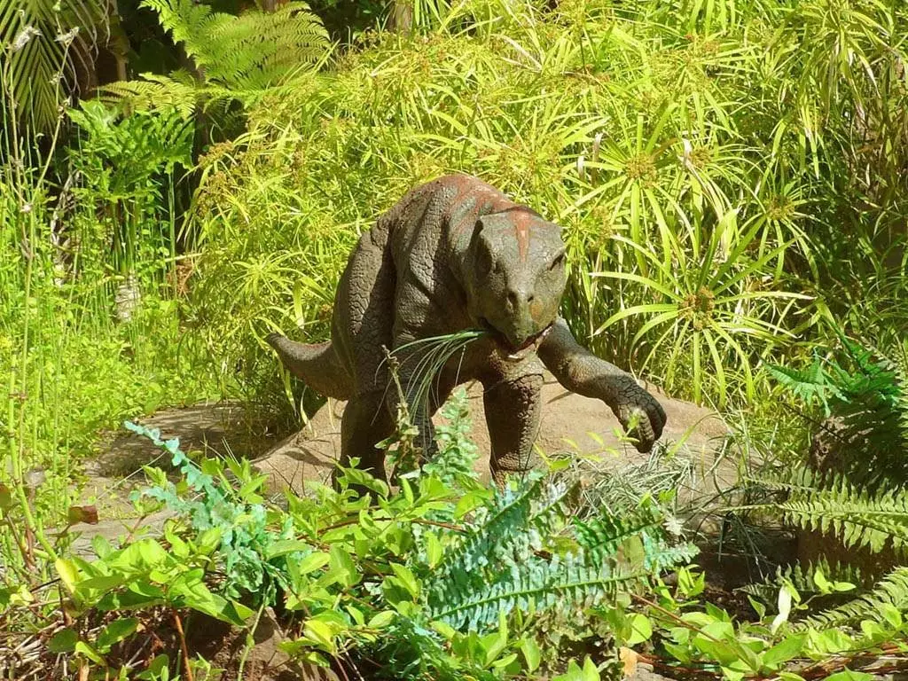 Psittacosaurus diburu oleh mamalia purba serta crocodylomorphs.