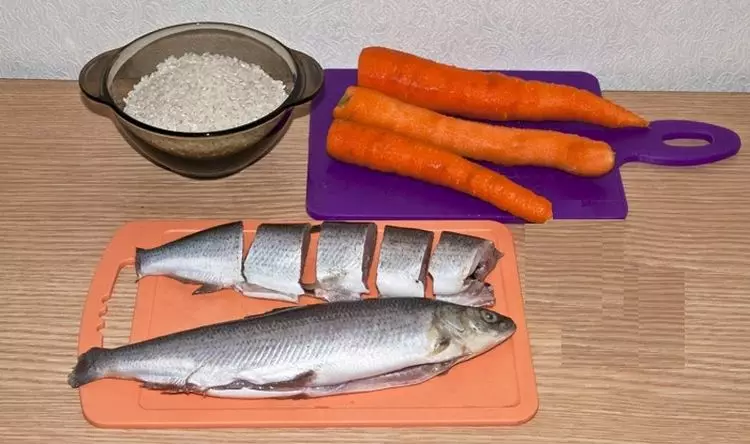 Ein Fischgericht für eine Katze kochen