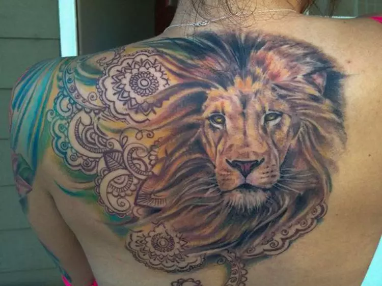 Lion tatuering